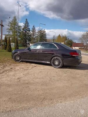 Черный Мерседес E 220 2013 в Вильнюс, объемом двигателя 2.20 л и пробегом 430 тыс. км за 7700 €, фото 7 на AUTOMOTO.COM.LV