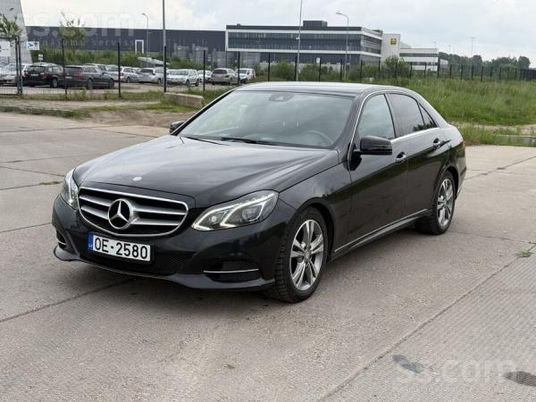 Black Mercedes-Benz E 220 2014 in Riga, with an engine capacity of 2.20 L and mileage of 168 thousand km for 8000 €, photo 1 on AUTOMOTO.COM.LV