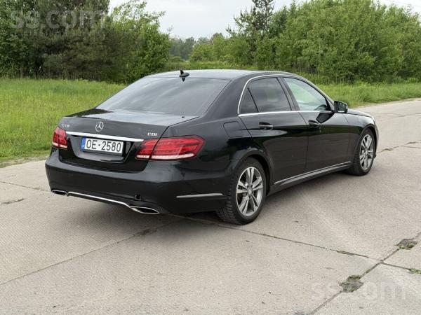 Black Mercedes-Benz E 220 2014 in Riga, with an engine capacity of 2.20 L and mileage of 168 thousand km for 8000 €, photo 4 on AUTOMOTO.COM.LV