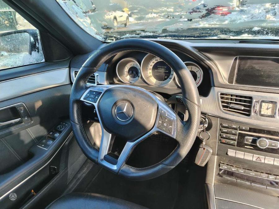 Black Mercedes-Benz E 220 2014 in Vilnius, with an engine capacity of 2.14 L and mileage of 307 thousand km for 7250 €, photo 11 on AUTOMOTO.COM.LV
