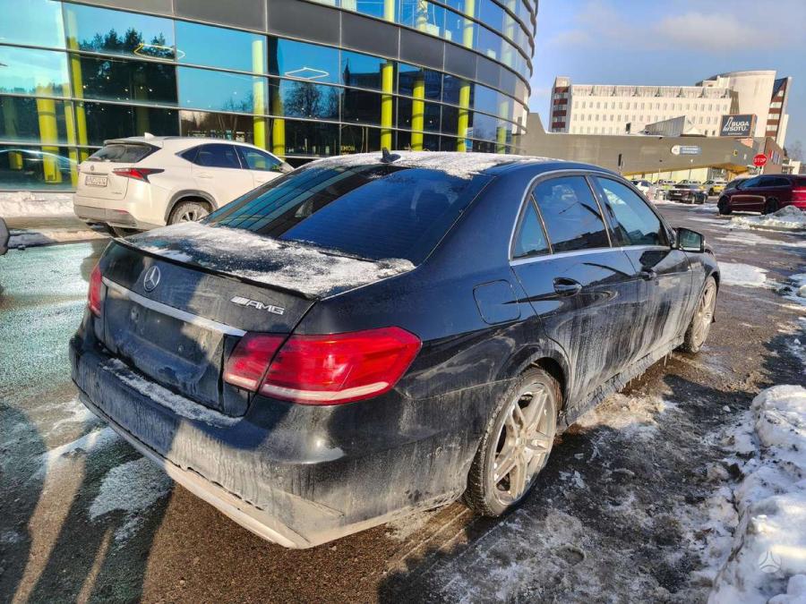 Black Mercedes-Benz E 220 2014 in Vilnius, with an engine capacity of 2.14 L and mileage of 307 thousand km for 7250 €, photo 16 on AUTOMOTO.COM.LV