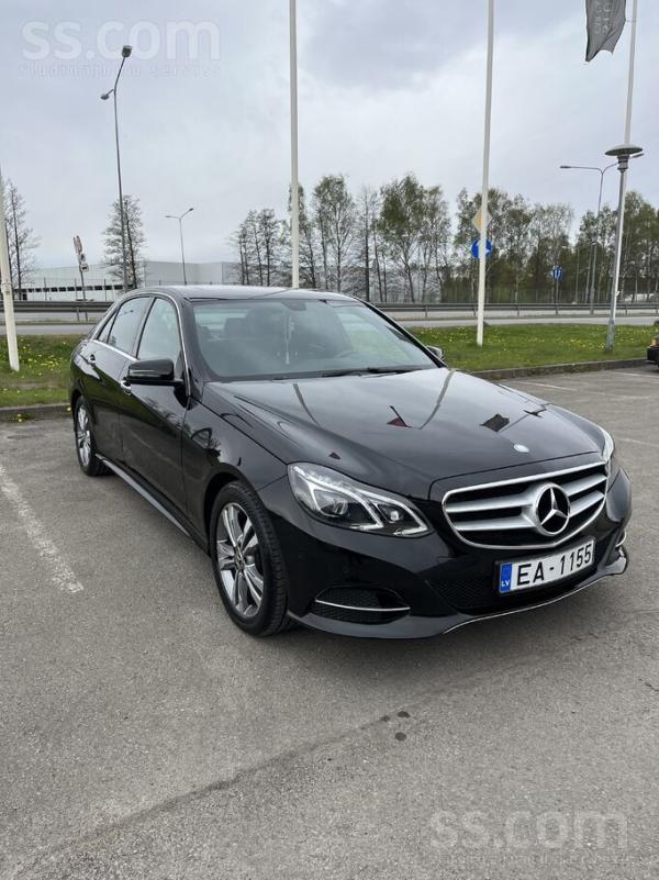 Черный Мерседес E 220 2014 в Рига, объемом двигателя 2.20 л и пробегом 223 тыс. км за 18300 €, фото 1 на AUTOMOTO.COM.LV