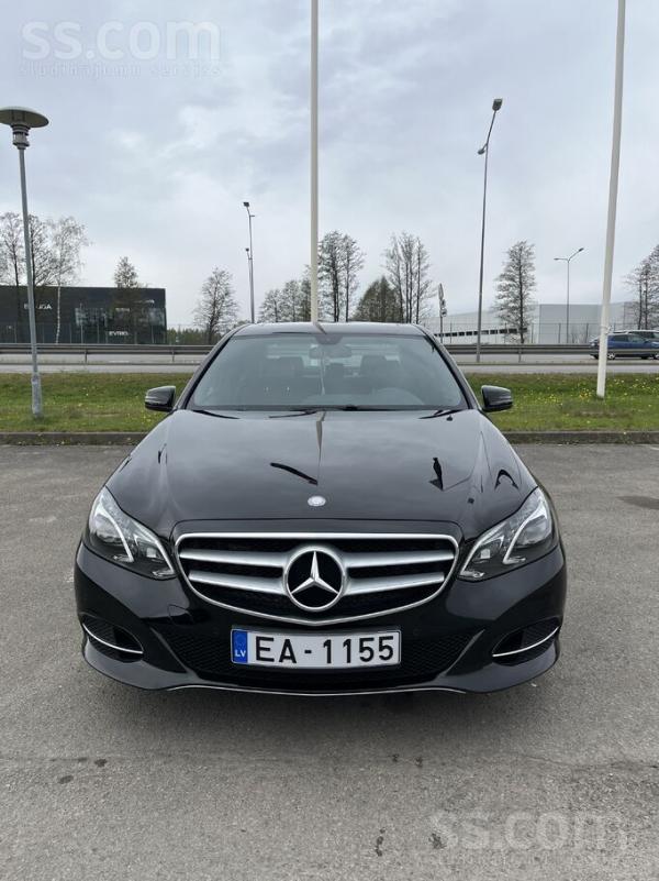 Черный Мерседес E 220 2014 в Рига, объемом двигателя 2.20 л и пробегом 223 тыс. км за 18300 €, фото 2 на AUTOMOTO.COM.LV