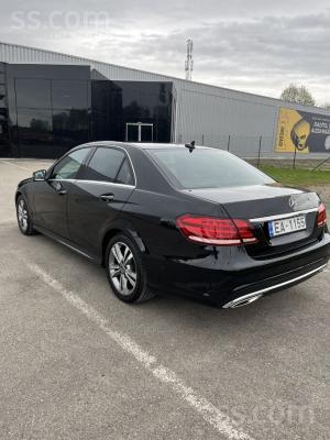 Black Mercedes-Benz E 220 2014 in Riga, with an engine capacity of 2.20 L and mileage of 223 thousand km for 18300 €, photo 4 on AUTOMOTO.COM.LV