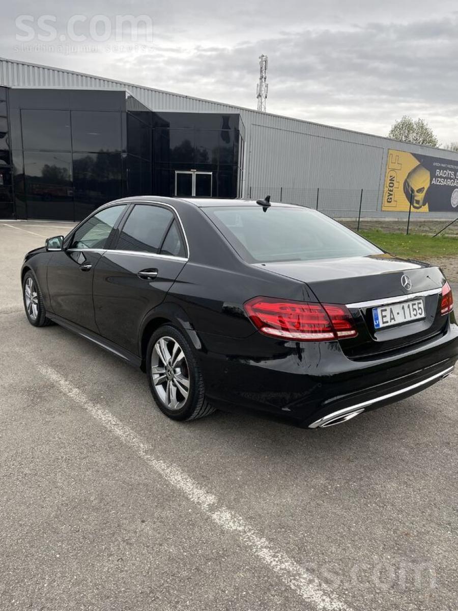 Black Mercedes-Benz E 220 2014 in Riga, with an engine capacity of 2.20 L and mileage of 223 thousand km for 18300 €, photo 4 on AUTOMOTO.COM.LV