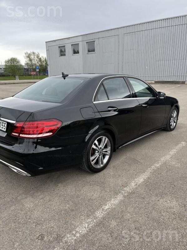 Черный Мерседес E 220 2014 в Рига, объемом двигателя 2.20 л и пробегом 223 тыс. км за 18300 €, фото 4 на AUTOMOTO.COM.LV