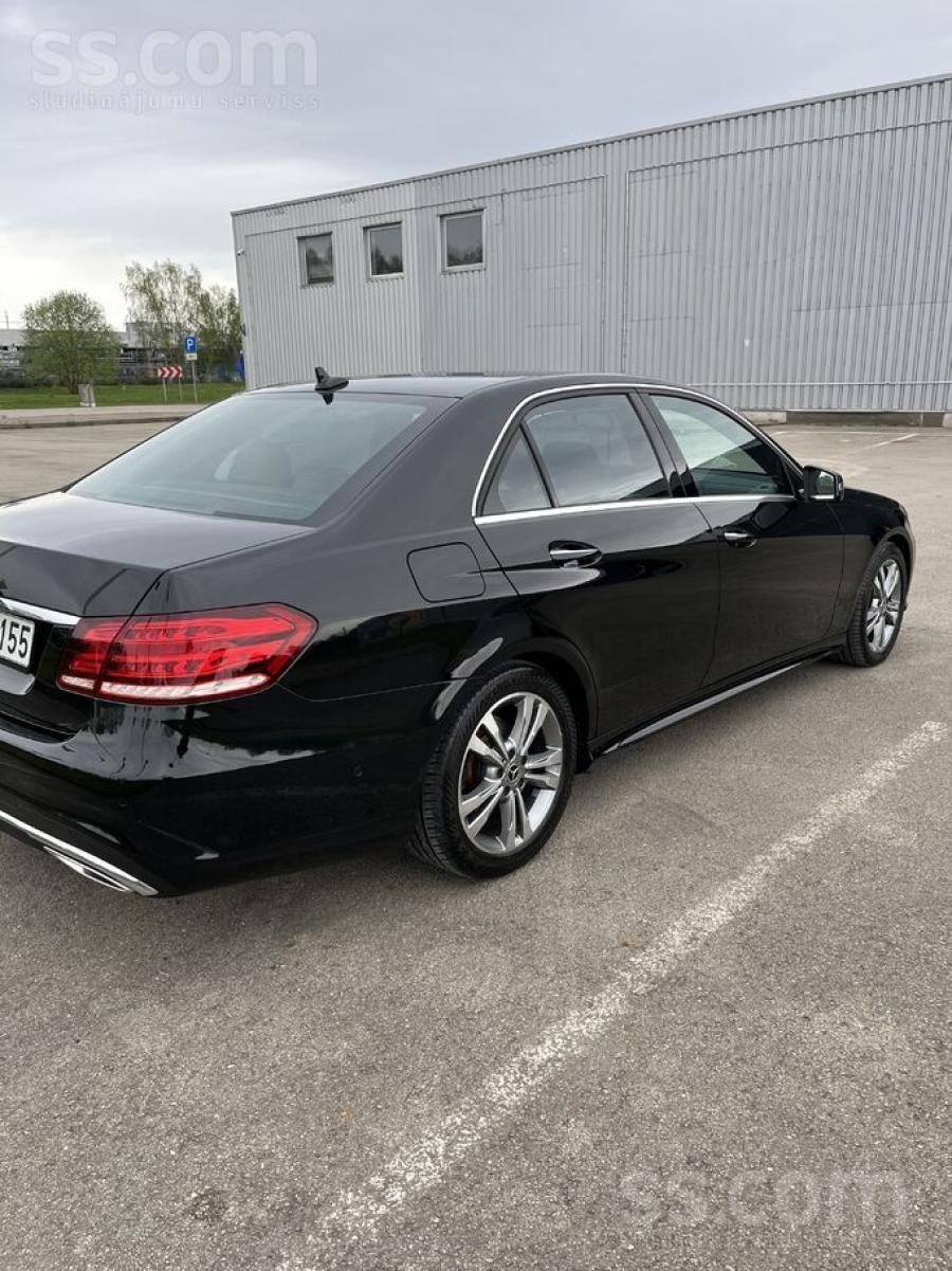 Black Mercedes-Benz E 220 2014 in Riga, with an engine capacity of 2.20 L and mileage of 223 thousand km for 18300 €, photo 5 on AUTOMOTO.COM.LV