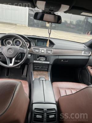 Black Mercedes-Benz E 220 2014 in Riga, with an engine capacity of 2.20 L and mileage of 223 thousand km for 18300 €, photo 12 on AUTOMOTO.COM.LV