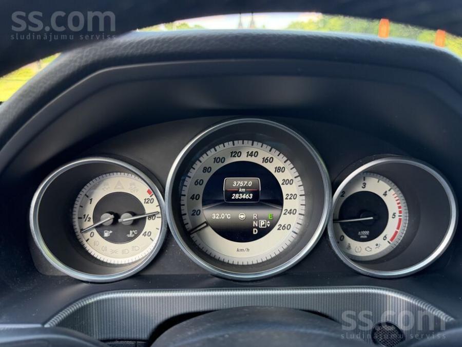 Black Mercedes-Benz E 220 2014 in Rezekne, with an engine capacity of 2.20 L and mileage of 283 thousand km for 10490 €, photo 21 on AUTOMOTO.COM.LV