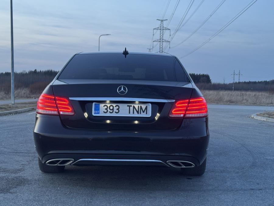 Melns Mercedes-Benz E 220 2014 Tallina, ar dzinēja tilpumu 2.20 L un nobraukumu 172 tūkst. km par 14500 €, foto 4 vietnē AUTOMOTO.COM.LV
