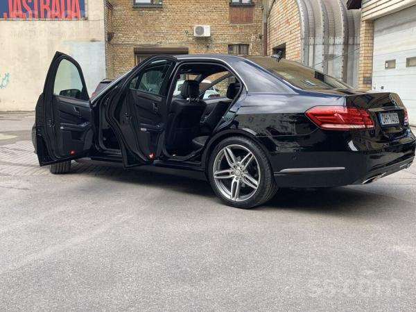 Black Mercedes-Benz E 220 2014 in Riga, with an engine capacity of 2.20 L and mileage of 247 thousand km for 16600 €, photo 3 on AUTOMOTO.COM.LV