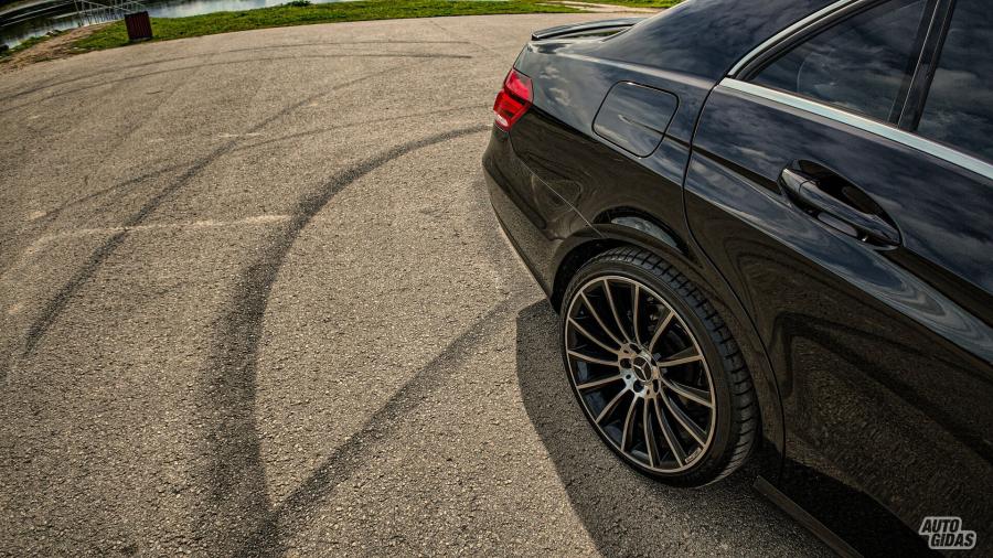 Melns Mercedes-Benz E 220 2014 Jurbarkas, ar dzinēja tilpumu 2.20 L un nobraukumu 289 tūkst. km par 8550 €, foto 8 vietnē AUTOMOTO.COM.LV