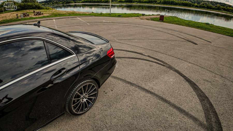 Melns Mercedes-Benz E 220 2014 Jurbarkas, ar dzinēja tilpumu 2.20 L un nobraukumu 289 tūkst. km par 8550 €, foto 12 vietnē AUTOMOTO.COM.LV