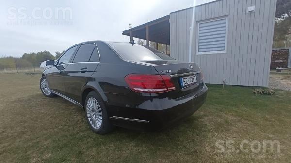 Melns Mercedes-Benz E 220 2015 Rīga, ar dzinēja tilpumu 2.20 L un nobraukumu 220 tūkst. km par 13500 €, foto 3 vietnē AUTOMOTO.COM.LV