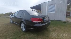 Black Mercedes-Benz E 220 2015 in Riga, with an engine capacity of 2.20 L and mileage of 220 thousand km for 13500 €, photo 4 on AUTOMOTO.COM.LV