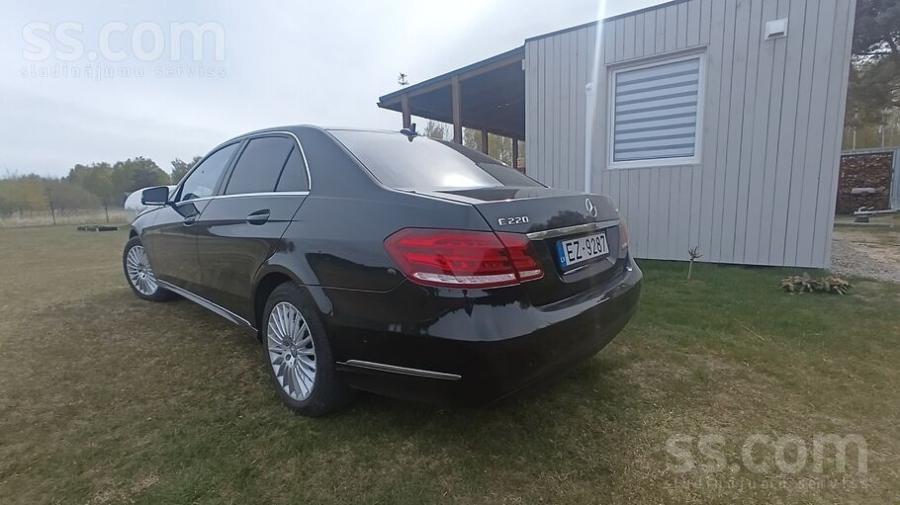 Black Mercedes-Benz E 220 2015 in Riga, with an engine capacity of 2.20 L and mileage of 220 thousand km for 13500 €, photo 4 on AUTOMOTO.COM.LV