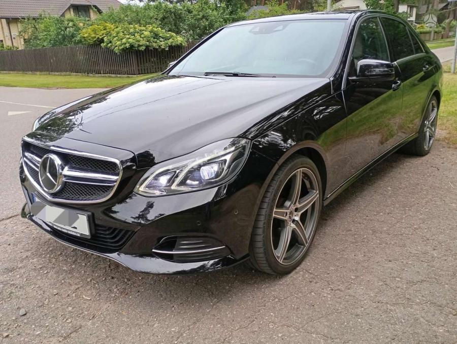 Black Mercedes-Benz E 220 2015 in Kaunas, with an engine capacity of 2.14 L and mileage of 272 thousand km for 10900 €, photo 1 on AUTOMOTO.COM.LV