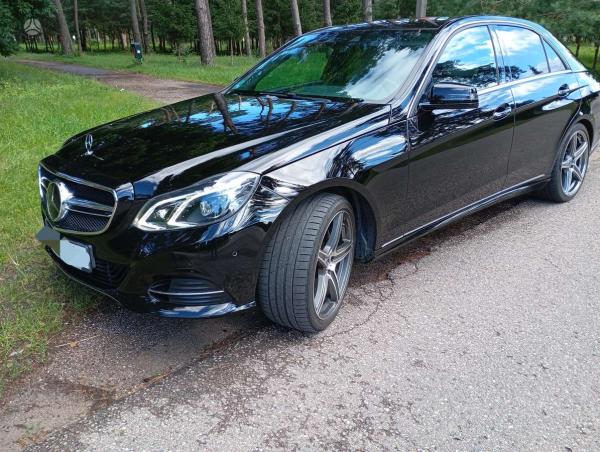 Черный Мерседес E 220 2015 в Каунас, объемом двигателя 2.14 л и пробегом 272 тыс. км за 10900 €, фото 3 на AUTOMOTO.COM.LV