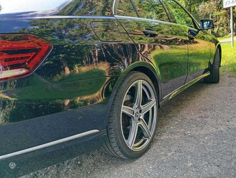 Black Mercedes-Benz E 220 2015 in Kaunas, with an engine capacity of 2.14 L and mileage of 272 thousand km for 10900 €, photo 8 on AUTOMOTO.COM.LV