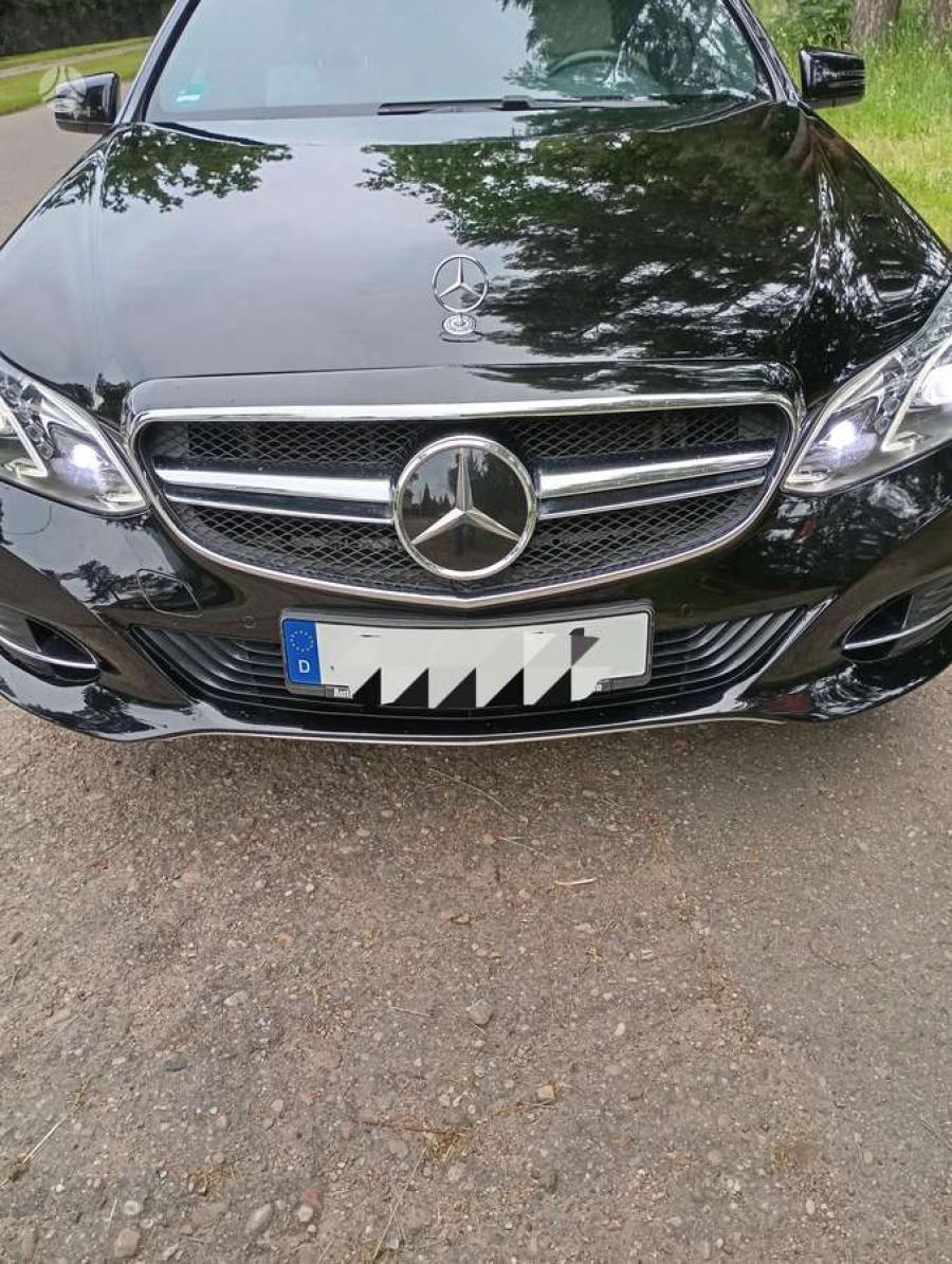 Black Mercedes-Benz E 220 2015 in Kaunas, with an engine capacity of 2.14 L and mileage of 272 thousand km for 10900 €, photo 13 on AUTOMOTO.COM.LV
