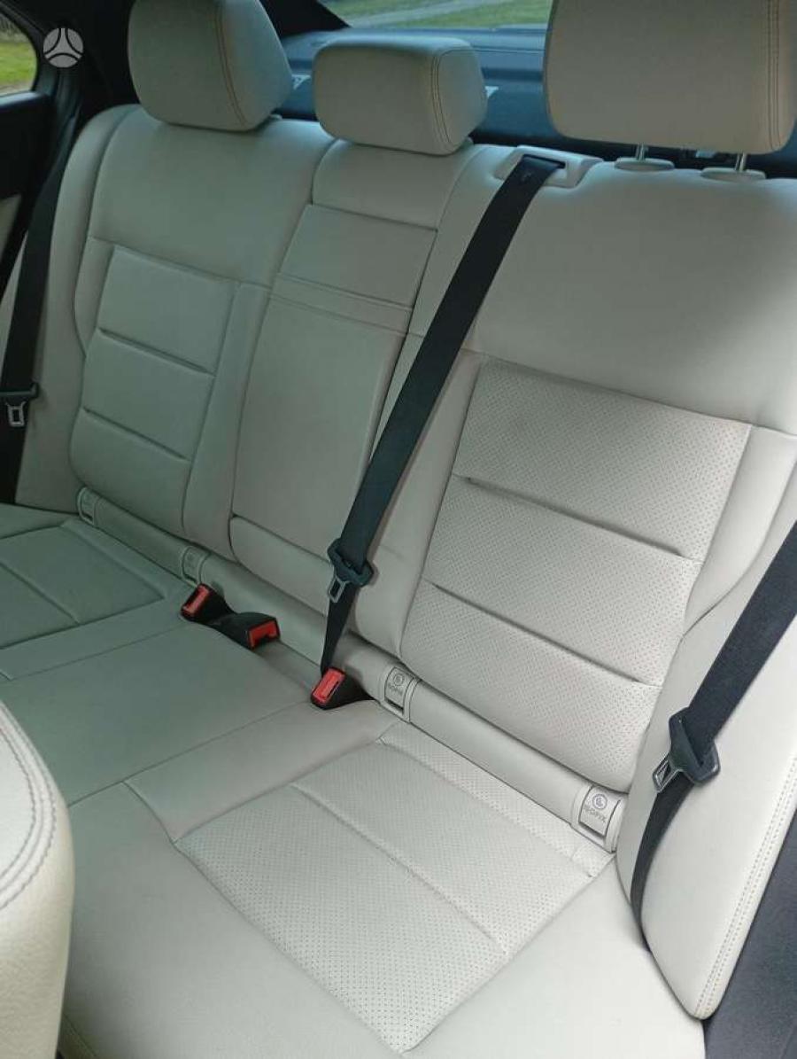 Black Mercedes-Benz E 220 2015 in Kaunas, with an engine capacity of 2.14 L and mileage of 272 thousand km for 10900 €, photo 19 on AUTOMOTO.COM.LV
