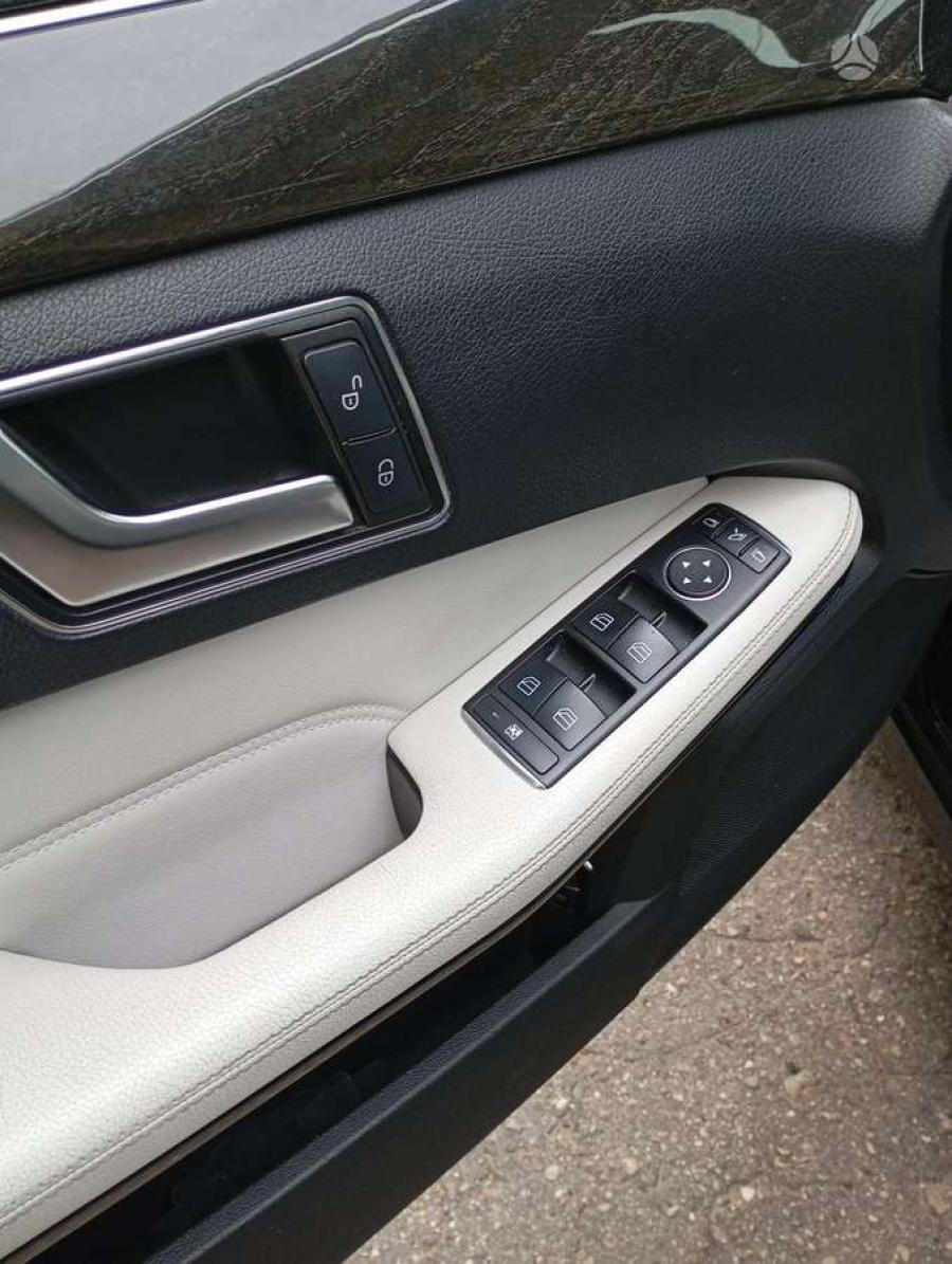 Black Mercedes-Benz E 220 2015 in Kaunas, with an engine capacity of 2.14 L and mileage of 272 thousand km for 10900 €, photo 25 on AUTOMOTO.COM.LV