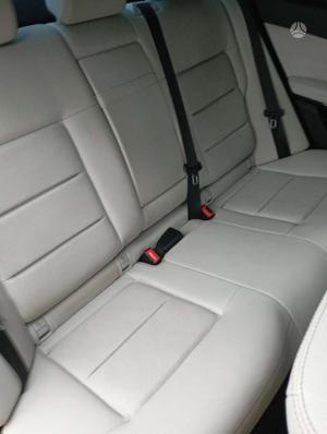 Black Mercedes-Benz E 220 2015 in Kaunas, with an engine capacity of 2.14 L and mileage of 272 thousand km for 10900 €, photo 27 on AUTOMOTO.COM.LV