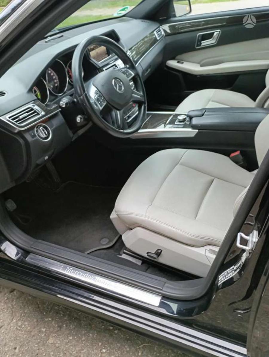 Black Mercedes-Benz E 220 2015 in Kaunas, with an engine capacity of 2.14 L and mileage of 272 thousand km for 10900 €, photo 29 on AUTOMOTO.COM.LV