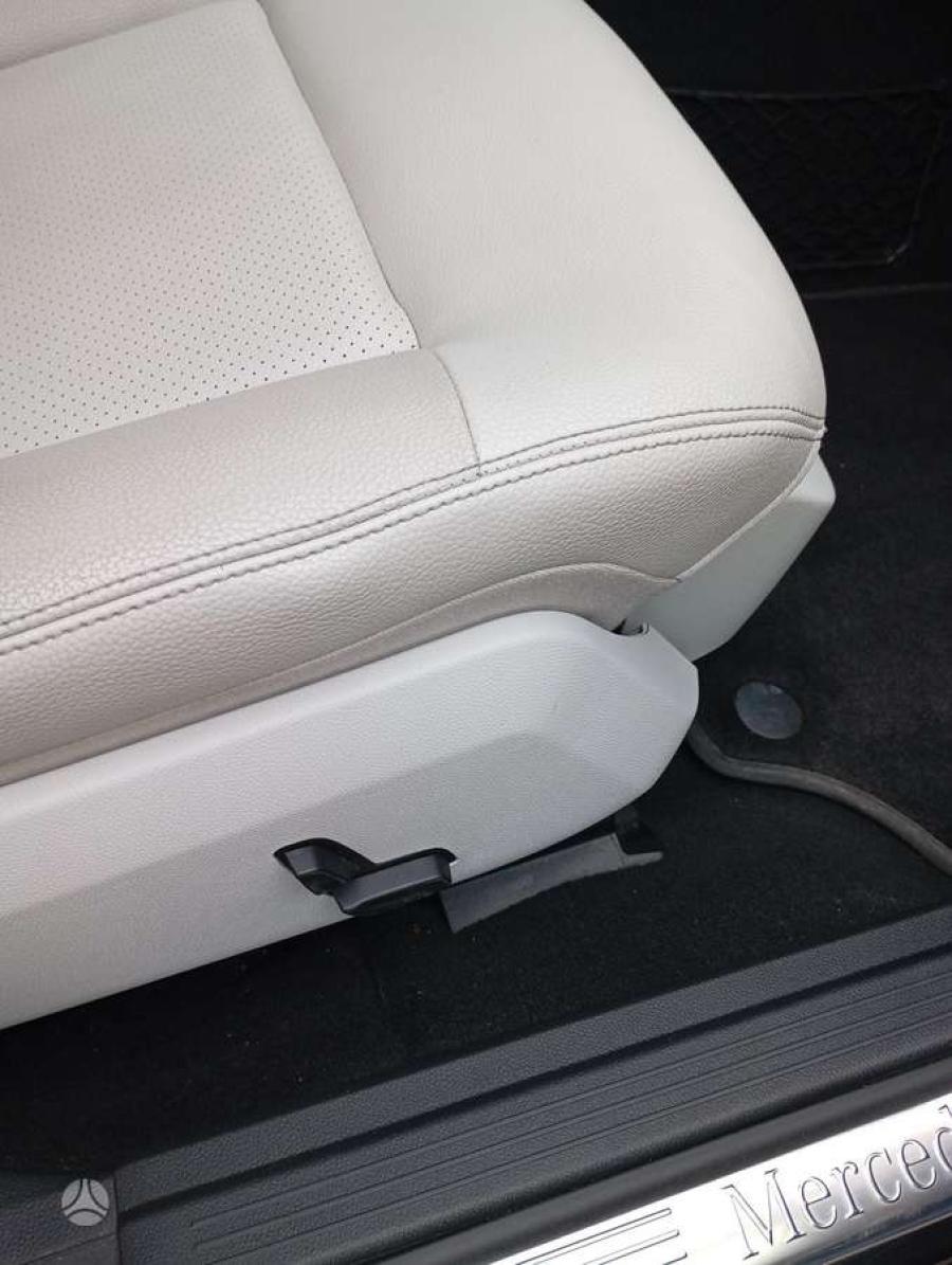Black Mercedes-Benz E 220 2015 in Kaunas, with an engine capacity of 2.14 L and mileage of 272 thousand km for 10900 €, photo 30 on AUTOMOTO.COM.LV