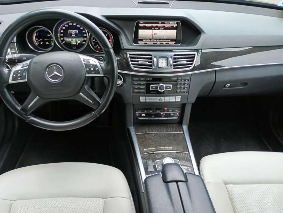 Black Mercedes-Benz E 220 2015 in Kaunas, with an engine capacity of 2.14 L and mileage of 272 thousand km for 10900 €, photo 32 on AUTOMOTO.COM.LV