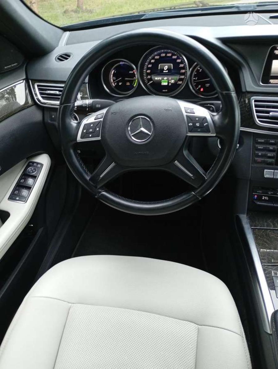 Black Mercedes-Benz E 220 2015 in Kaunas, with an engine capacity of 2.14 L and mileage of 272 thousand km for 10900 €, photo 34 on AUTOMOTO.COM.LV
