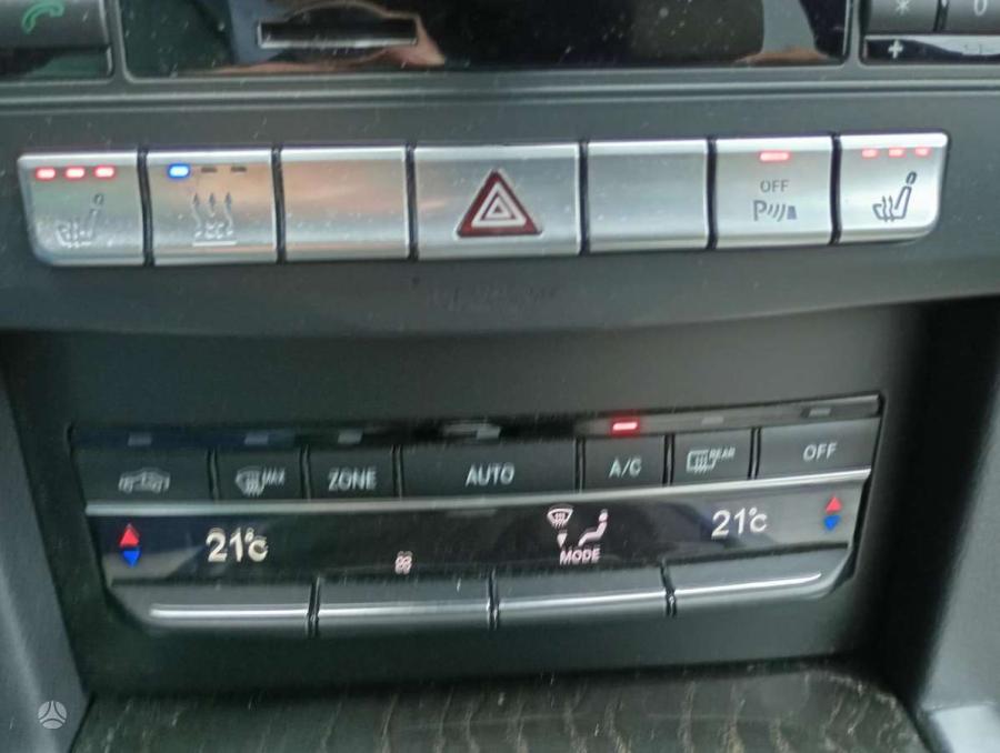 Black Mercedes-Benz E 220 2015 in Kaunas, with an engine capacity of 2.14 L and mileage of 272 thousand km for 10900 €, photo 35 on AUTOMOTO.COM.LV