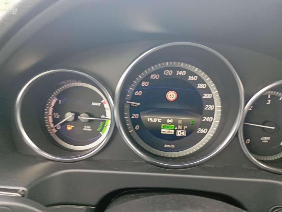 Black Mercedes-Benz E 220 2015 in Kaunas, with an engine capacity of 2.14 L and mileage of 272 thousand km for 10900 €, photo 44 on AUTOMOTO.COM.LV