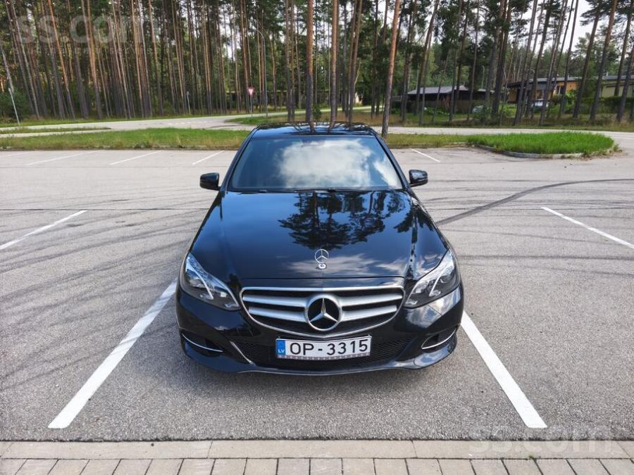 Black Mercedes-Benz E 220 2015 in Riga, with an engine capacity of 2.10 L and mileage of 308 thousand km for 13000 €, photo 1 on AUTOMOTO.COM.LV