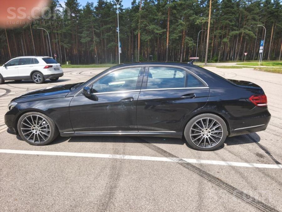 Black Mercedes-Benz E 220 2015 in Riga, with an engine capacity of 2.10 L and mileage of 308 thousand km for 13000 €, photo 5 on AUTOMOTO.COM.LV