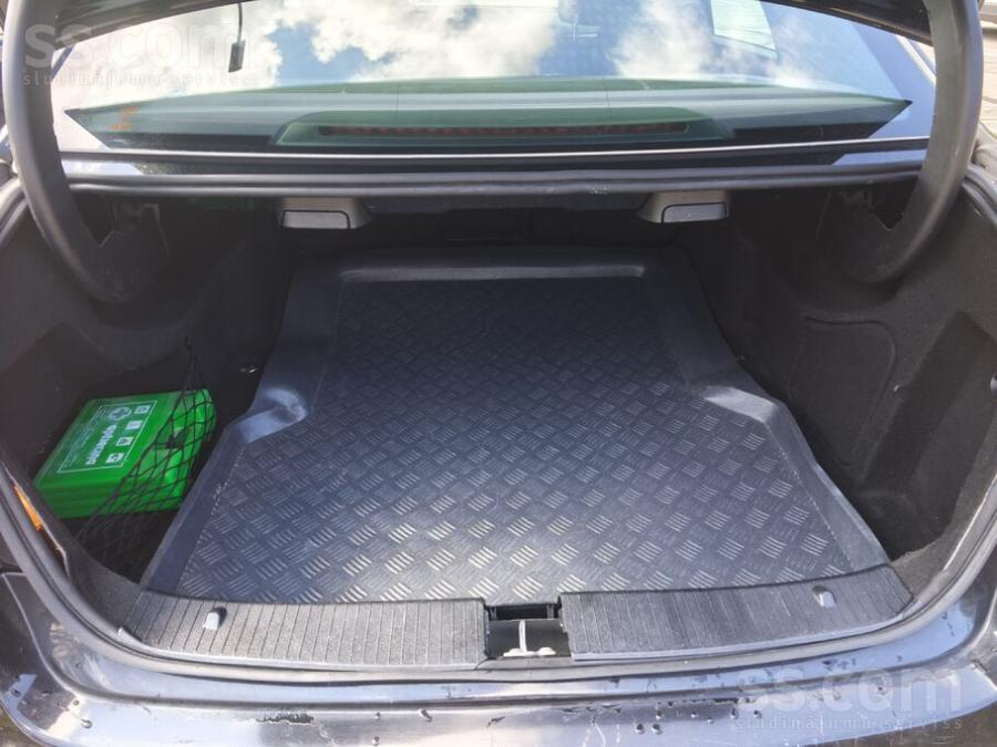 Black Mercedes-Benz E 220 2015 in Riga, with an engine capacity of 2.10 L and mileage of 308 thousand km for 13000 €, photo 8 on AUTOMOTO.COM.LV