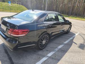Black Mercedes-Benz E 220 2015 in Riga, with an engine capacity of 2.10 L and mileage of 308 thousand km for 13000 €, photo 17 on AUTOMOTO.COM.LV