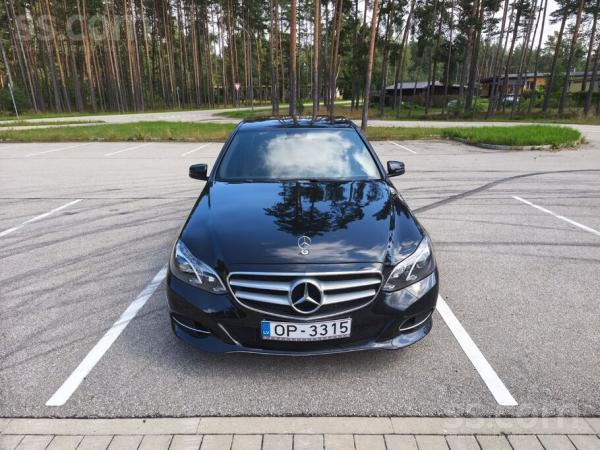 Черный Мерседес E 220 2015 в Рига, объемом двигателя 2.10 л и пробегом 308 тыс. км за 13000 €, фото 1 на AUTOMOTO.COM.LV