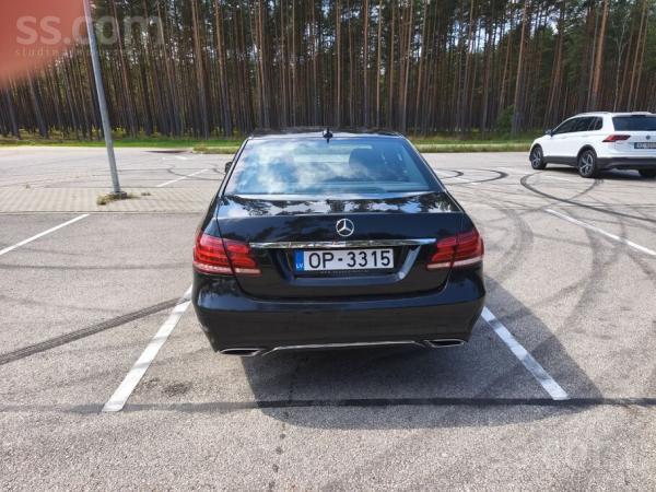 Черный Мерседес E 220 2015 в Рига, объемом двигателя 2.10 л и пробегом 308 тыс. км за 13000 €, фото 3 на AUTOMOTO.COM.LV