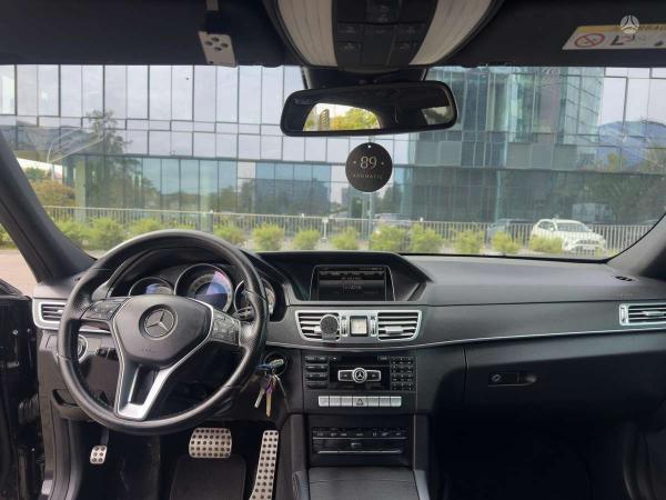 Black Mercedes-Benz E 220 2015 in Vilnius, with an engine capacity of 2.14 L and mileage of 394 thousand km for 8100 €, photo 1 on AUTOMOTO.COM.LV
