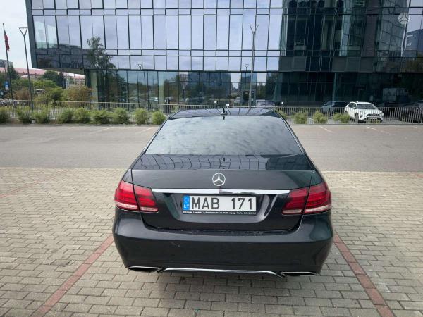 Black Mercedes-Benz E 220 2015 in Vilnius, with an engine capacity of 2.14 L and mileage of 394 thousand km for 8100 €, photo 3 on AUTOMOTO.COM.LV