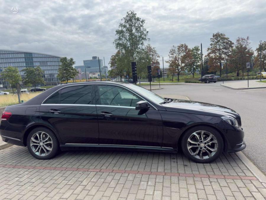 Черный Мерседес E 220 2015 в Вильнюс, объемом двигателя 2.14 л и пробегом 394 тыс. км за 8100 €, фото 5 на AUTOMOTO.COM.LV