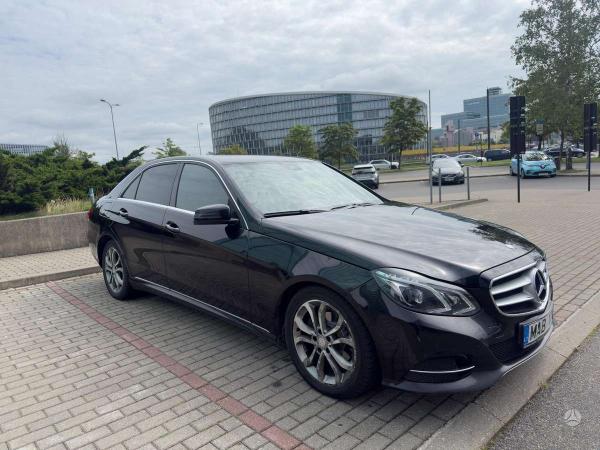Black Mercedes-Benz E 220 2015 in Vilnius, with an engine capacity of 2.14 L and mileage of 394 thousand km for 8100 €, photo 5 on AUTOMOTO.COM.LV