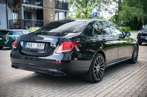 Melns Mercedes-Benz E 220 2016 Rīga, ar dzinēja tilpumu 2.00 L un nobraukumu 183 tūkst. km par 17990 €, foto 4 vietnē AUTOMOTO.COM.LV