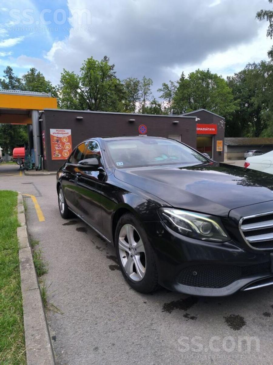 Melns Mercedes-Benz E 220 2016 Rīga, ar dzinēja tilpumu 2.00 L un nobraukumu 170 tūkst. km par 18000 €, foto 1 vietnē AUTOMOTO.COM.LV