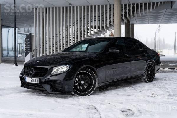 Black Mercedes-Benz E 220 2016 in Riga, with an engine capacity of 2.00 L and mileage of 218 thousand km for 21000 €, photo 3 on AUTOMOTO.COM.LV
