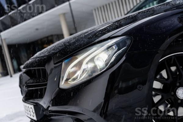 Black Mercedes-Benz E 220 2016 in Riga, with an engine capacity of 2.00 L and mileage of 218 thousand km for 21000 €, photo 4 on AUTOMOTO.COM.LV