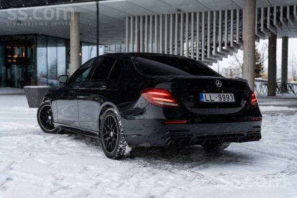Black Mercedes-Benz E 220 2016 in Riga, with an engine capacity of 2.00 L and mileage of 218 thousand km for 21000 €, photo 6 on AUTOMOTO.COM.LV