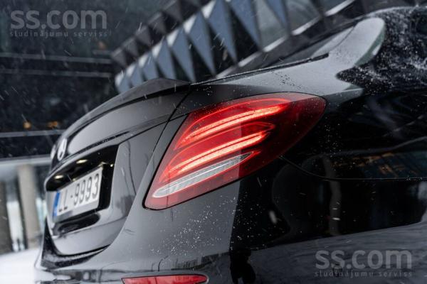 Black Mercedes-Benz E 220 2016 in Riga, with an engine capacity of 2.00 L and mileage of 218 thousand km for 21000 €, photo 8 on AUTOMOTO.COM.LV