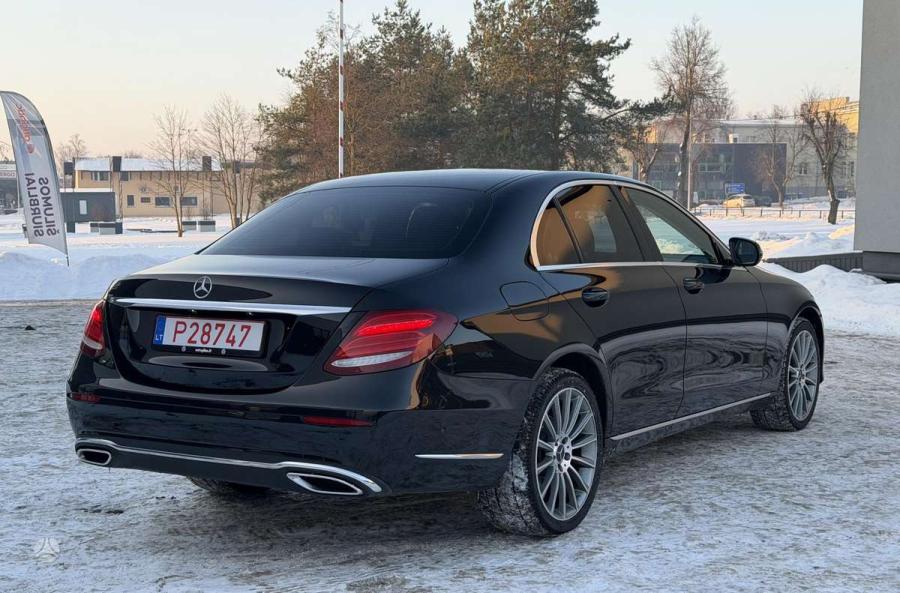 Black Mercedes-Benz E 220 2016 in Raseiniai, with an engine capacity of 2.14 L and mileage of 303 thousand km for 17600 €, photo 8 on AUTOMOTO.COM.LV